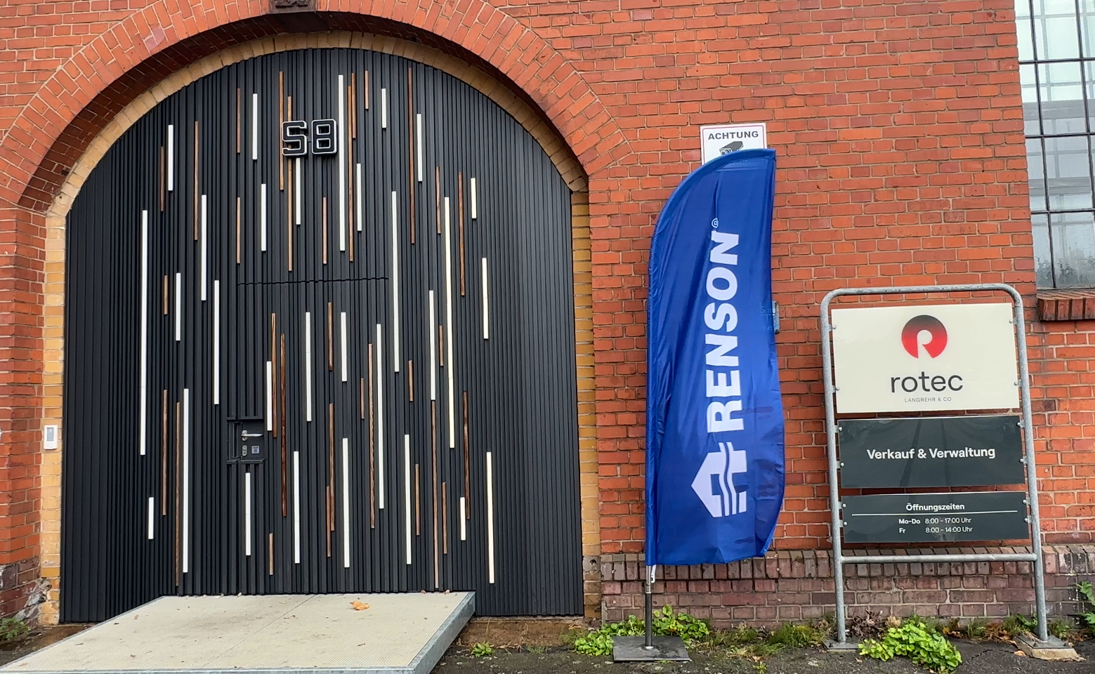 Production and installation of Renson aluminum slat walls